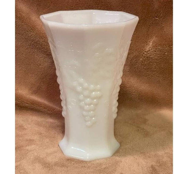 Vintage Milk Glass Grape & Grape Vine Pattern 7 Paneled - Etsy