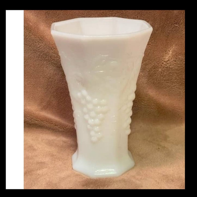 Vintage Milk Glass Grape & Grape Vine Pattern 7" Paneled Vase - Etsy