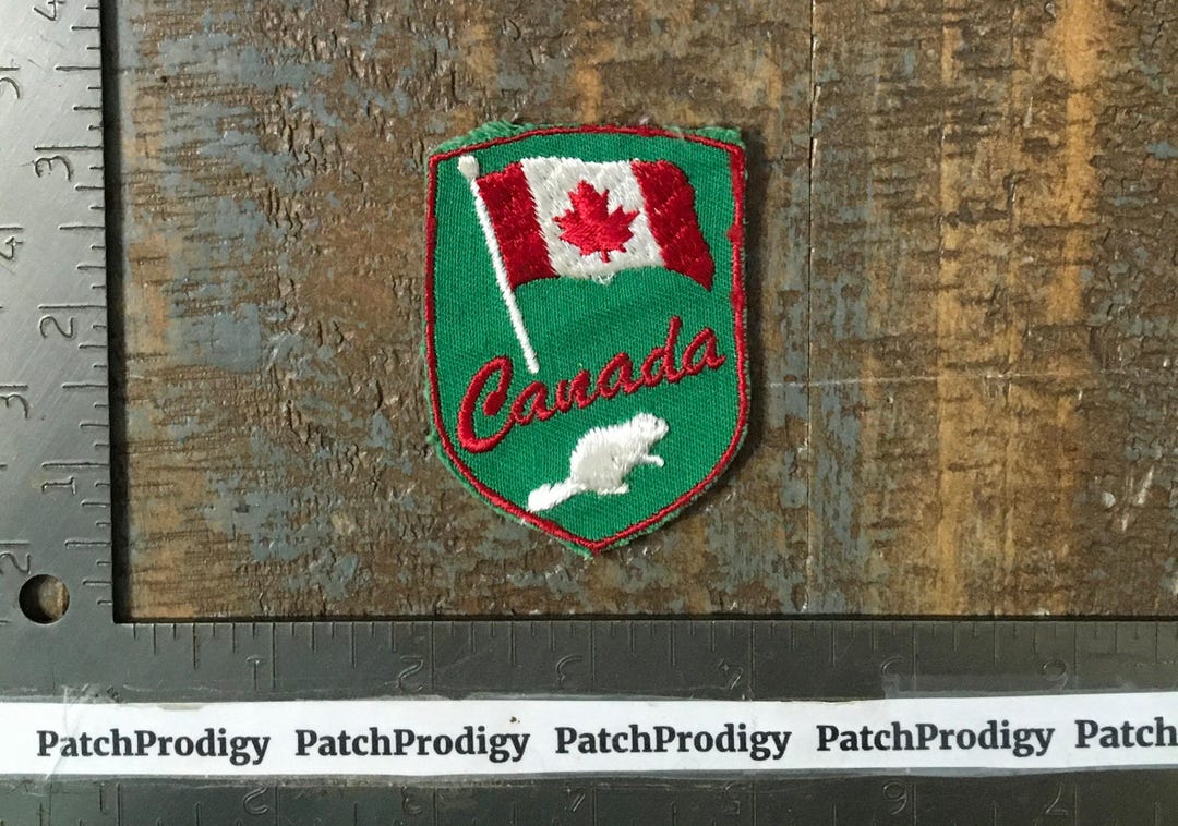 Vintage CANADA Canadian Flag Emblem Maple Leaf Beaver Travel Souvenir ...