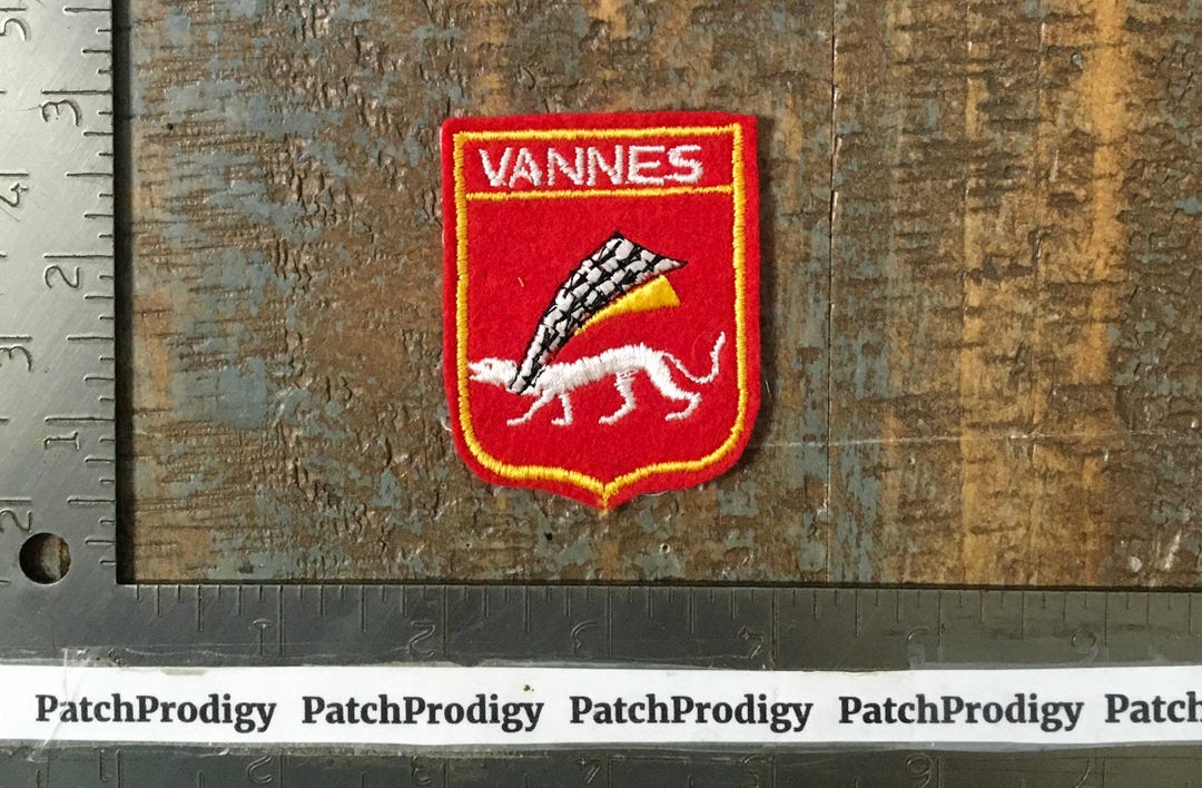 Vintage VANNES France Coat of Arms Crest Shield Travel Souvenir Sew-on ...