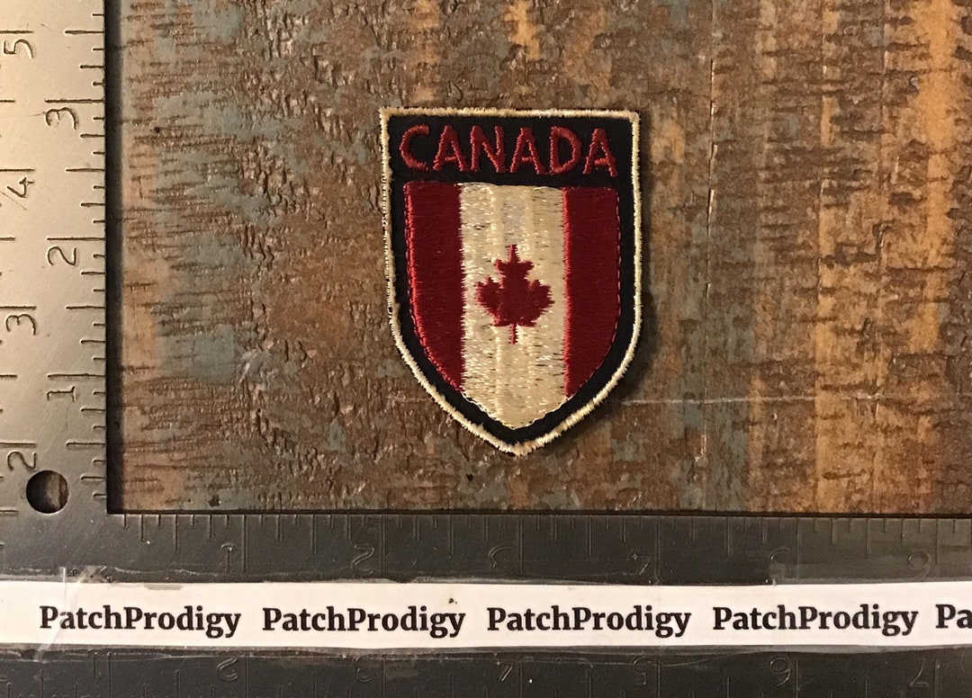 Vintage CANADA Canadian Flag Emblem Travel Souvenir Sew-on Patch Cloth ...