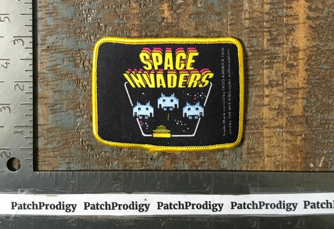 Vintage SPACE INVADERS Atari Video Game Aliens Spaceship Printed Iron ...