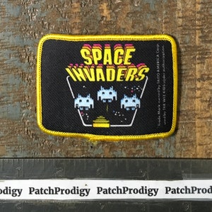 Vintage SPACE INVADERS Atari Video Game Aliens Spaceship Printed Iron ...