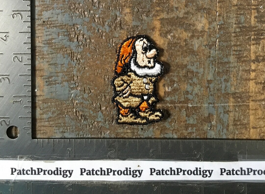 Vintage SNEEZY Snow White and the Seven Dwarfs Walt Disney Character Sew-on Patch 1970's Cloth ...
