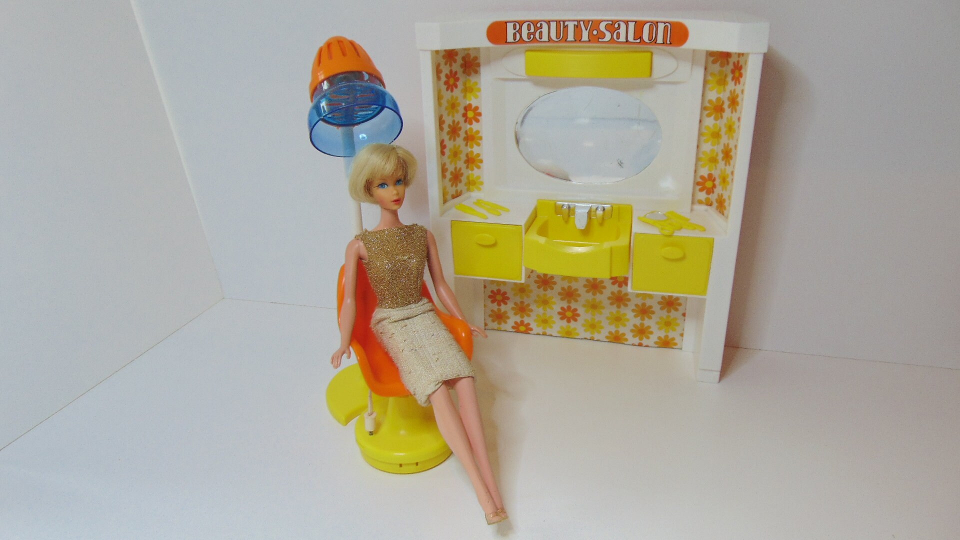 1960s Vintage German Petra Plasty Barbie Dolls Hairdresser Beauty Salon ...