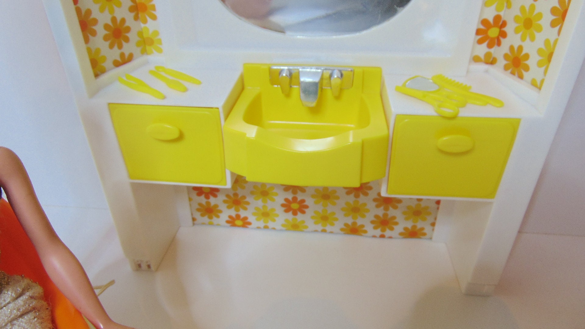 1960s Vintage German Petra Plasty Barbie Dolls Hairdresser Beauty Salon ...