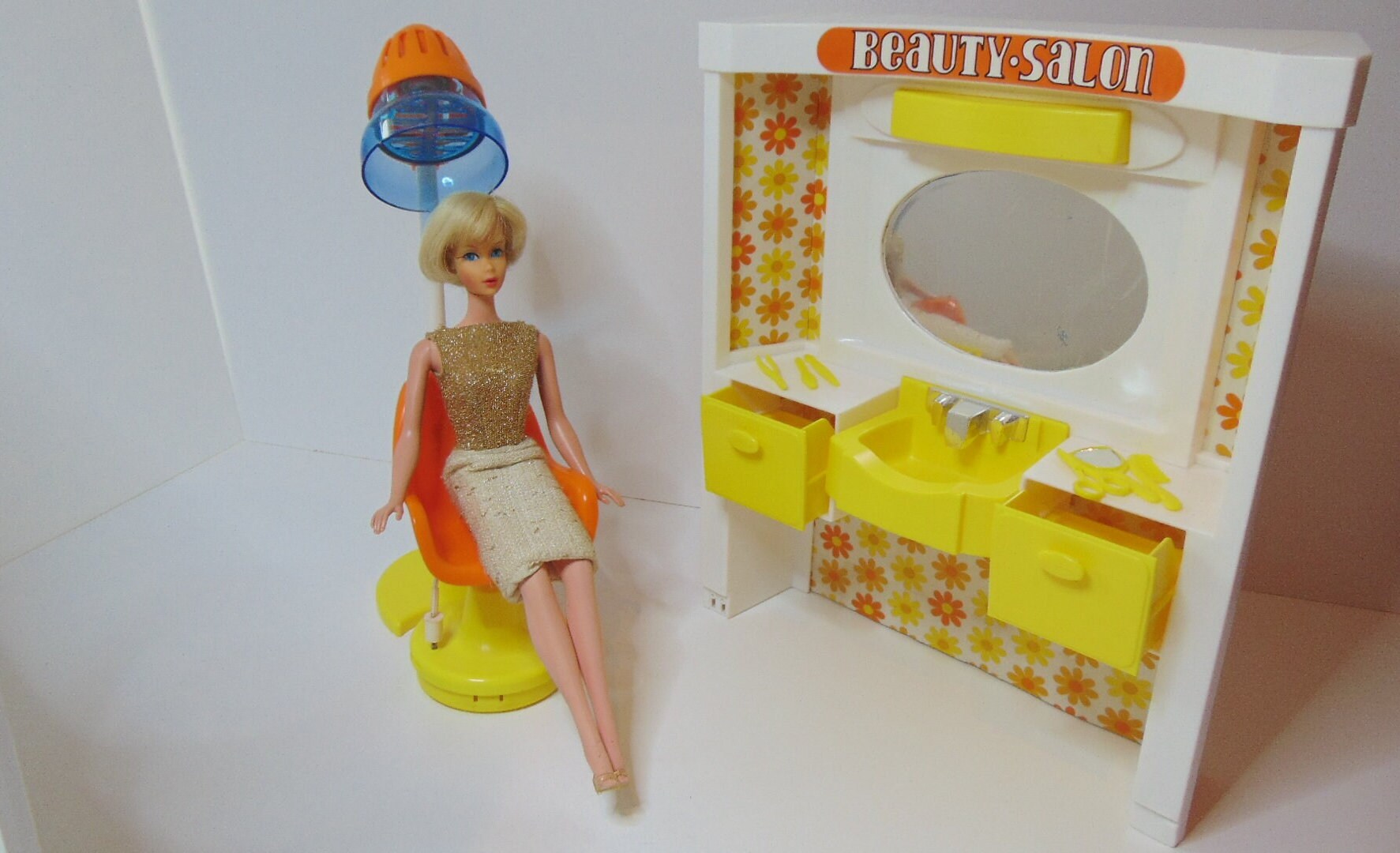 1960s Vintage German Petra Plasty Barbie Dolls Hairdresser Beauty Salon ...