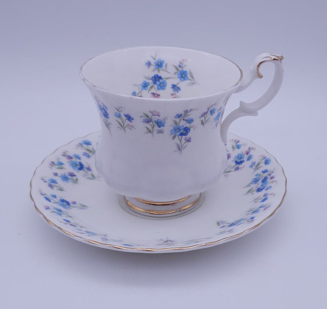 Royal Albert "memory Lane" - Fine Bone China - Cup With Saucer - Made ...
