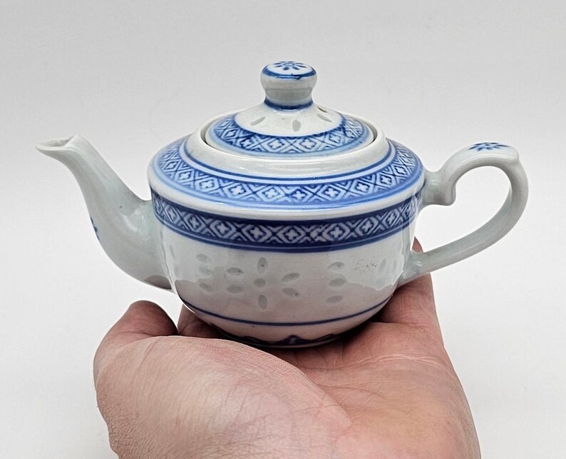 Vintage Chinese Rice Grain Pattern Tea Set - Hot Sake - Gong Fu Tea Set ...