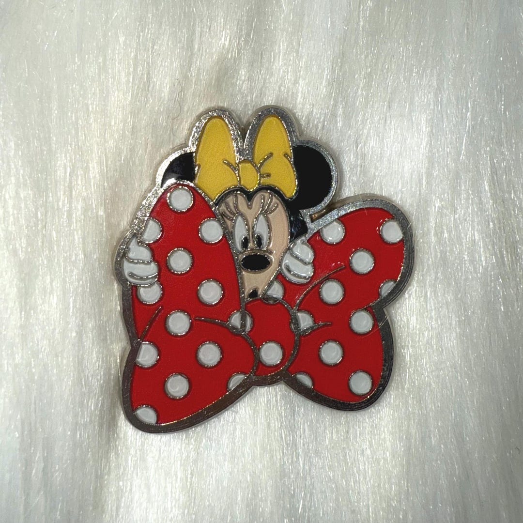 Disney Pin Minnie Mouse Pin Minnie Mouse Hiding Behind Large Red Bow ...