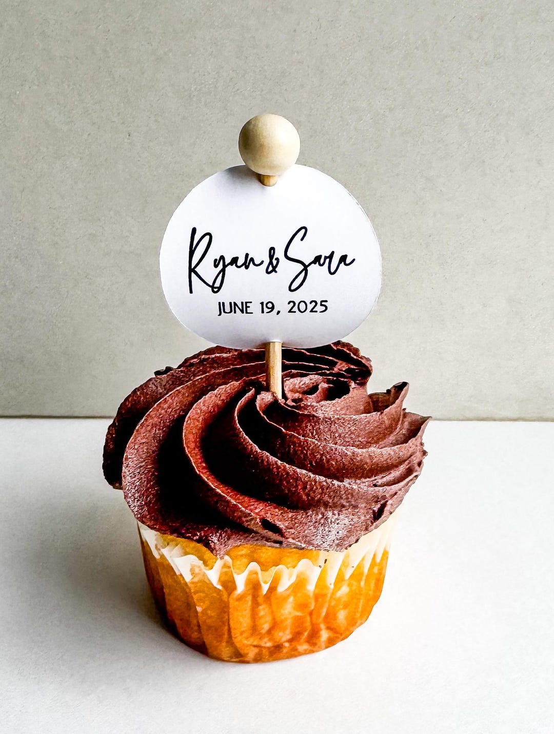 Custom Couple Name and Wedding Date, Small Round Cupcake Toppers - Etsy