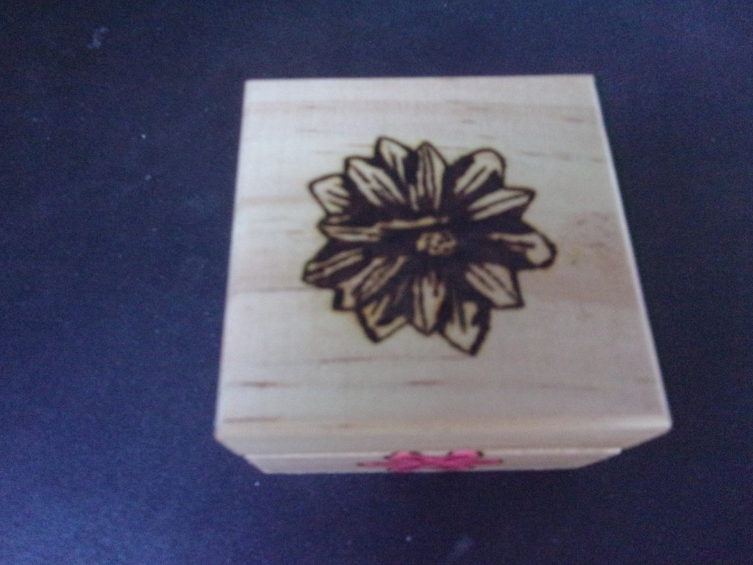 Wooden Gift Box With a Floral Design Using Pyrography - Etsy