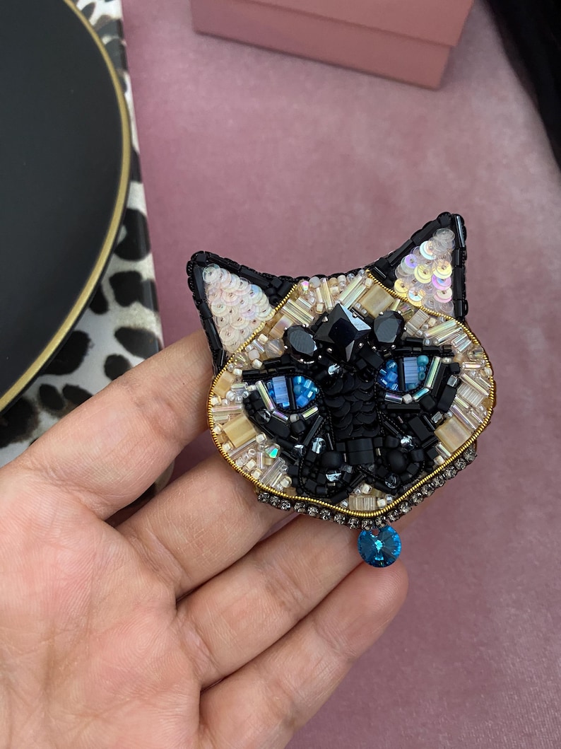 Handmade Embroidered Cat Brooch: Personalized Pet Portrait Pin - Etsy