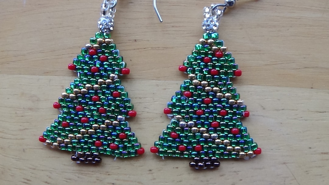 Hand-beaded Christmas Tree Earrings (pierced) - Etsy