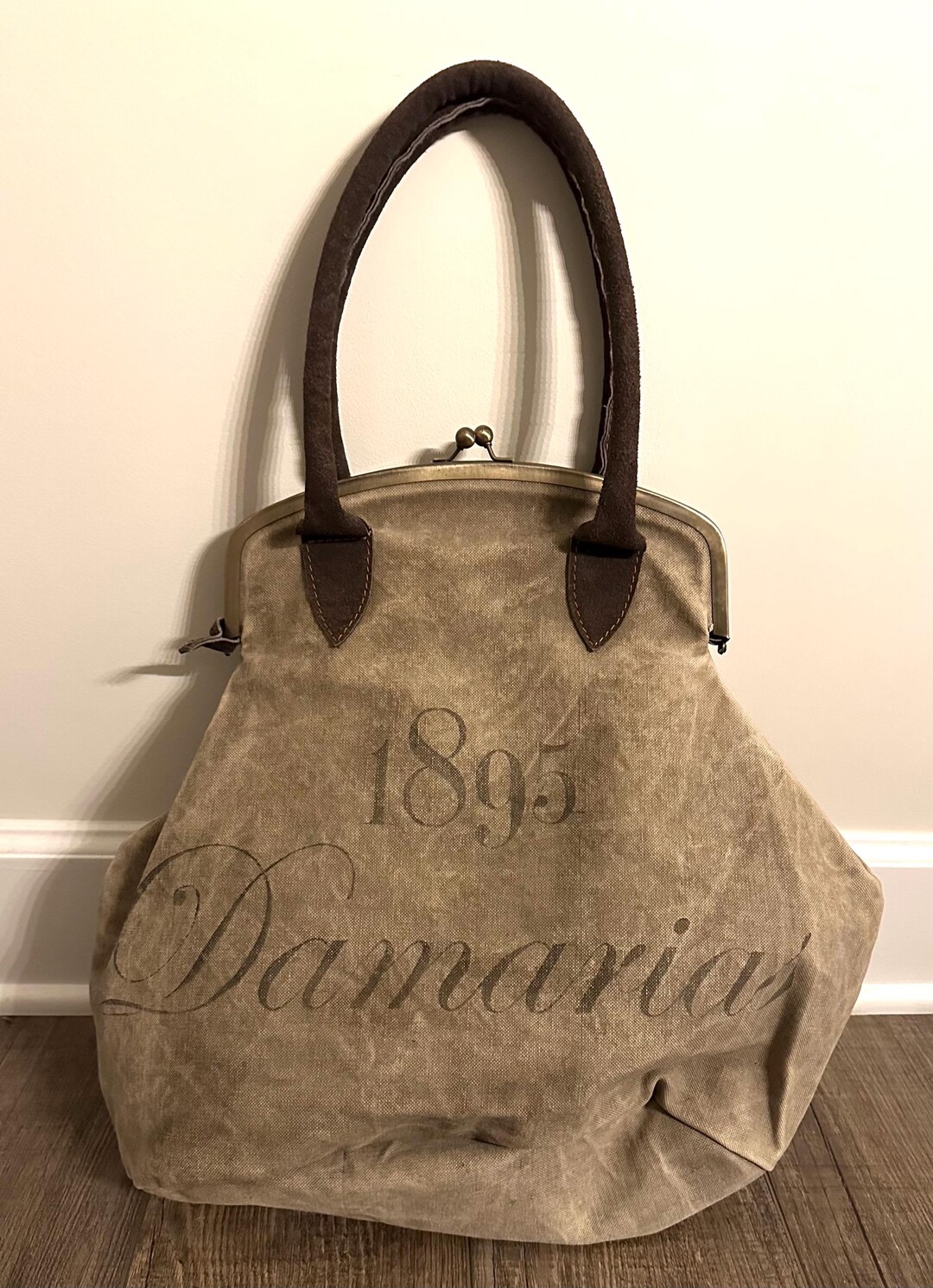 Vintage “damarian 1895” Rustic Farmhouse Style, Leather Handles, Kiss ...