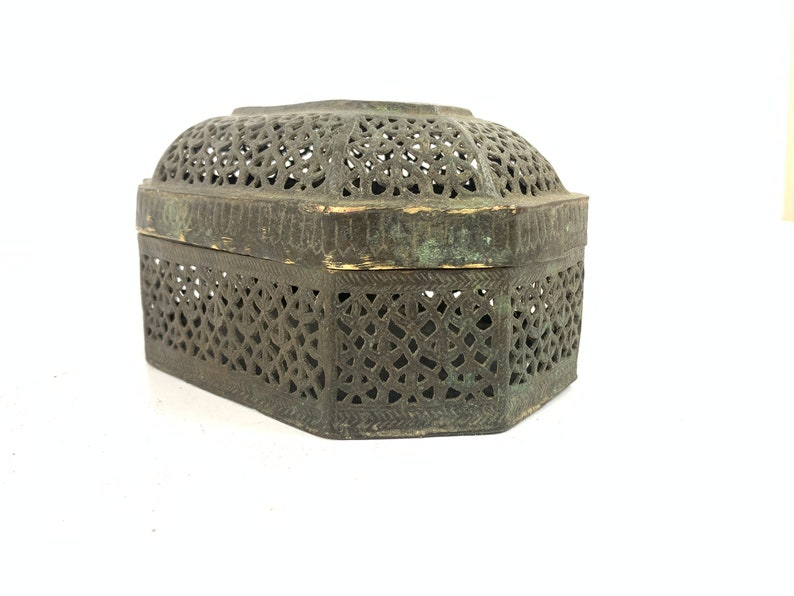 Brass Vintage Mughal Jali Box /bettle and Pan Box/vintage Box/old Brass ...