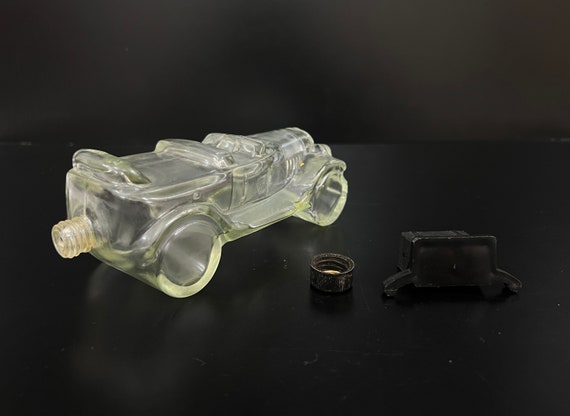 Vintage CAR shaped perfume bottle - Gem
