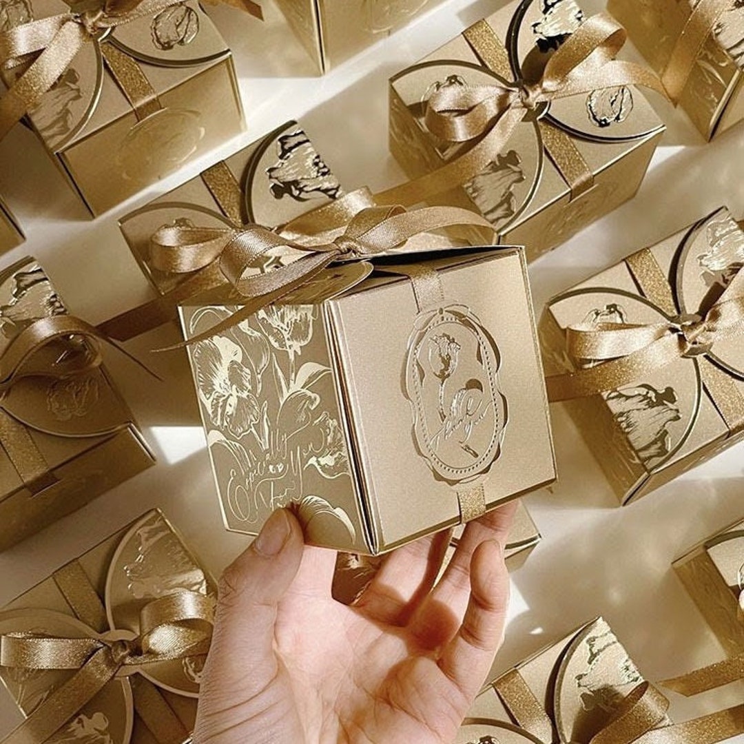 Elegant Gold wedding favor boxes with ribbon, Wedding candy box ...