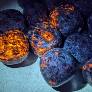 Genuine Yooperlite Tumbled Stones UV Reactive Emberlite - Etsy