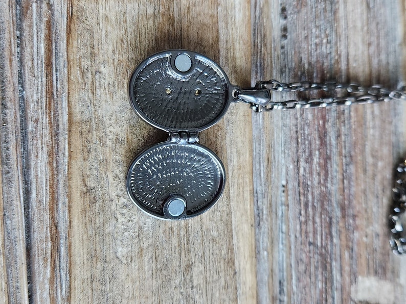 Locket With Star , Nickel and Gold , Locket With Rhinestone Star ...