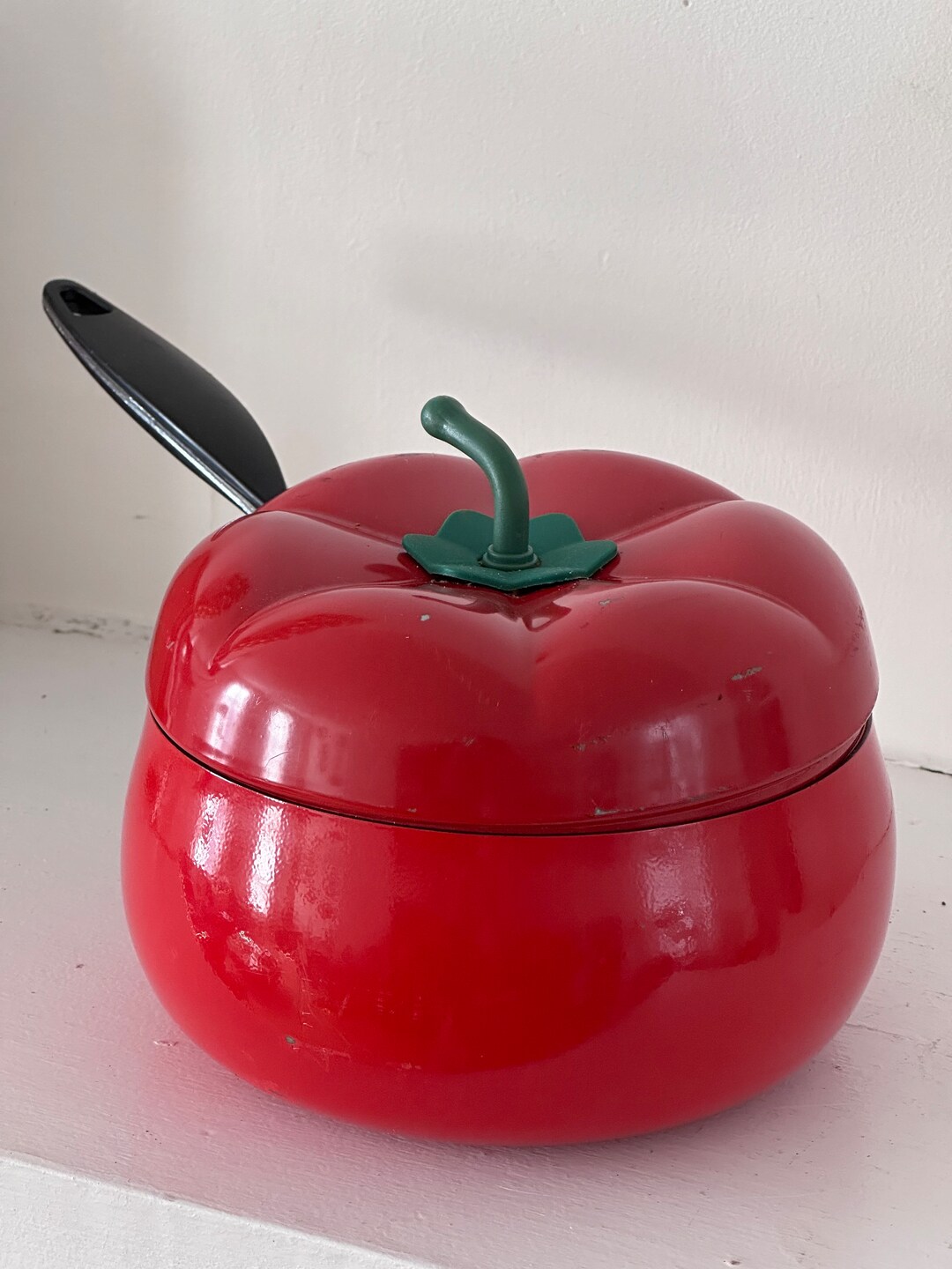Retro Tomato Cooking Pot, Bright Red Enamel Cookware, Vegetable Kitchen ...