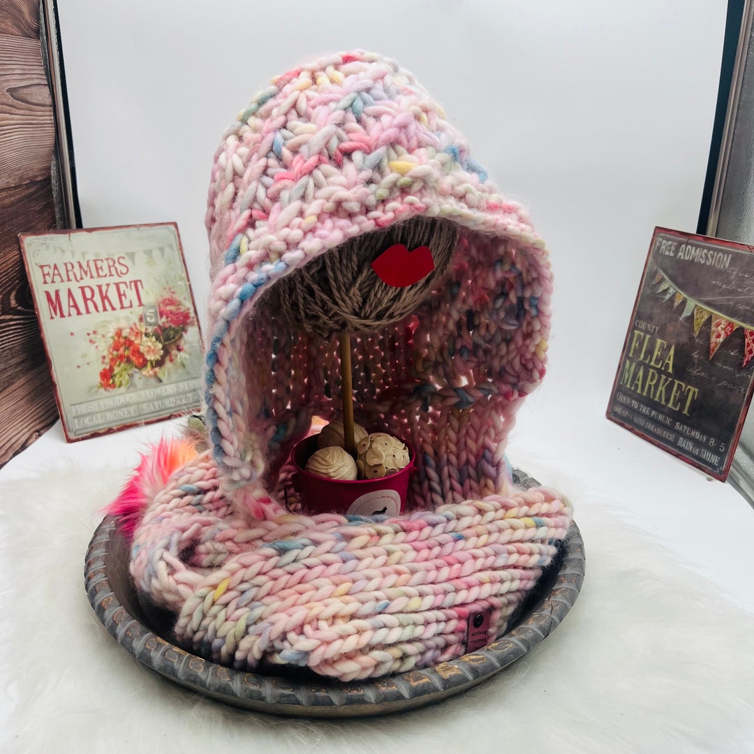 One Size: Merino Wool Knot Crush on You Hood in Yarnicorn - Etsy