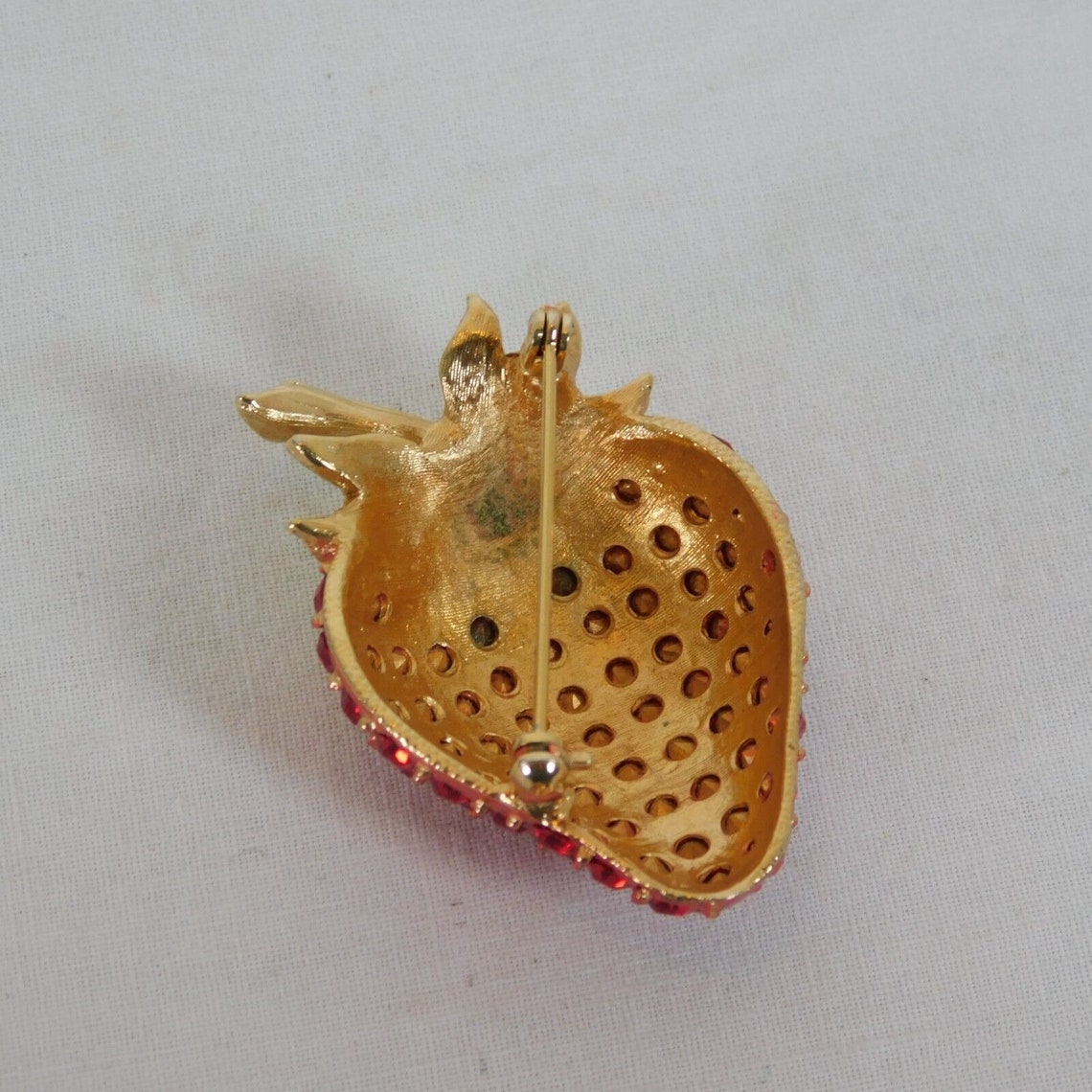 Vintage Red Rhinestone Strawberry Fruit Gold Tone Brooch Pin Domed ...