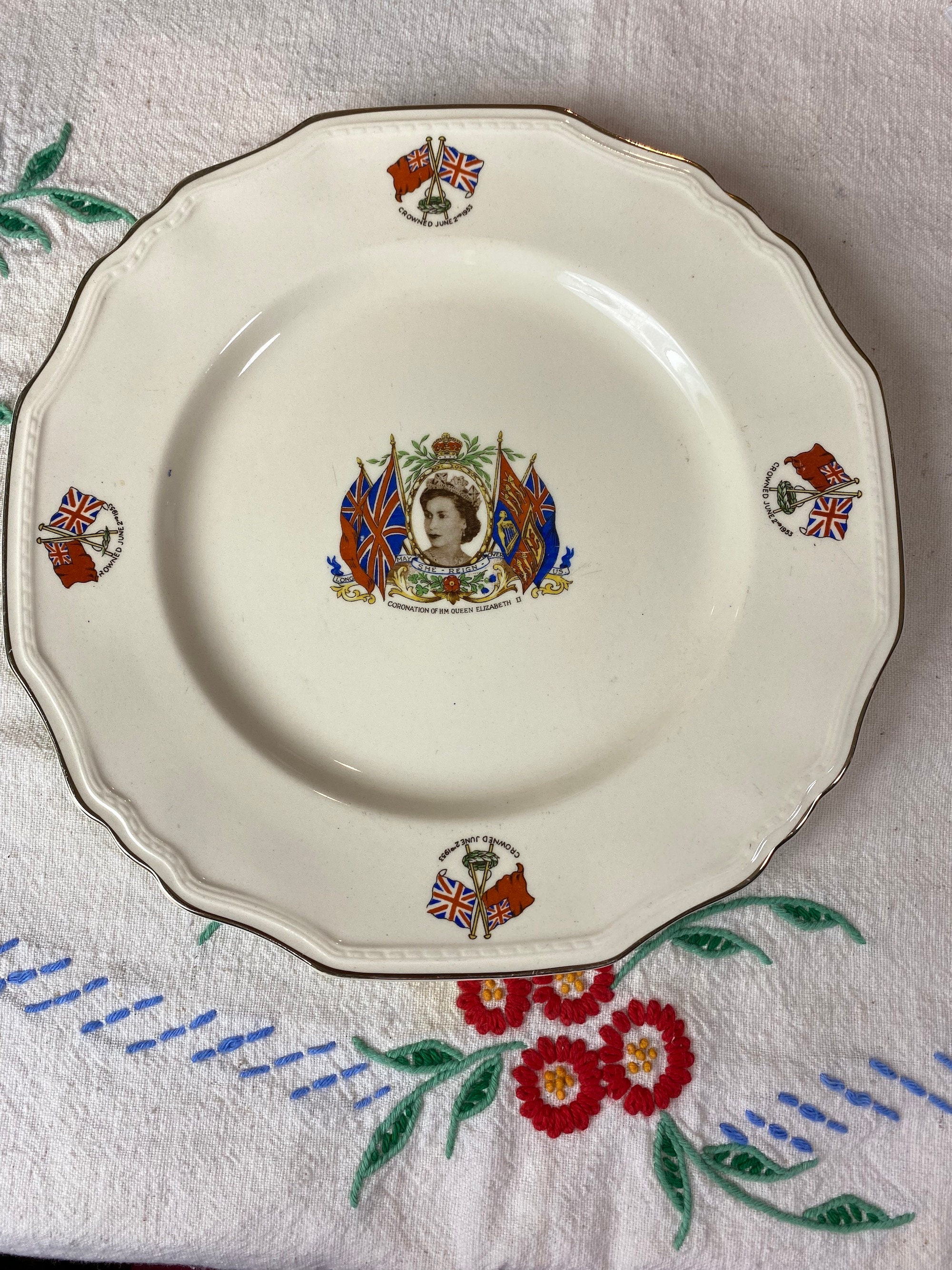 Royal Plates, Queen Elizabeth II Commemorative Plates and King George ...