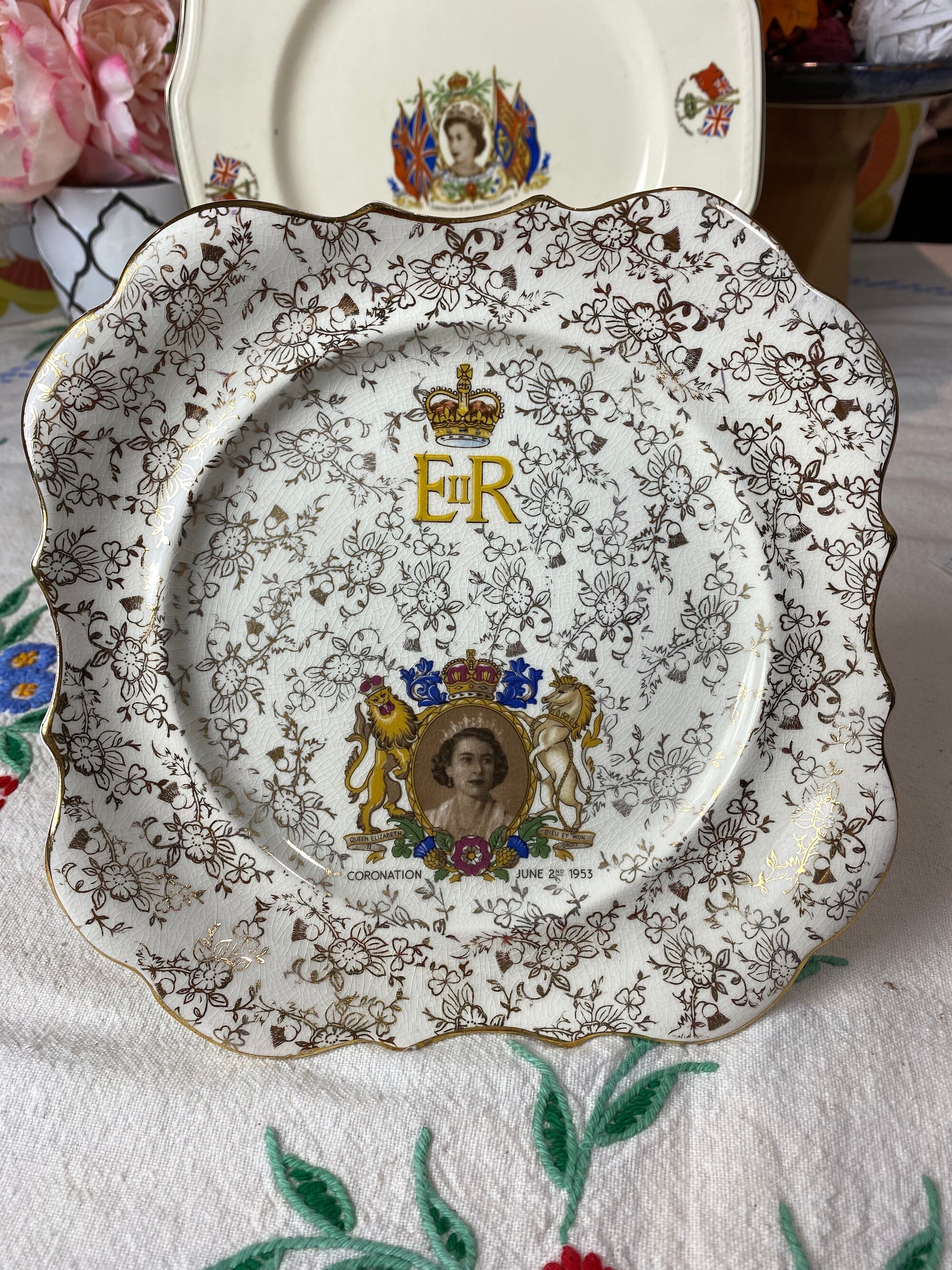 Royal Plates, Queen Elizabeth II Commemorative Plates and King George ...