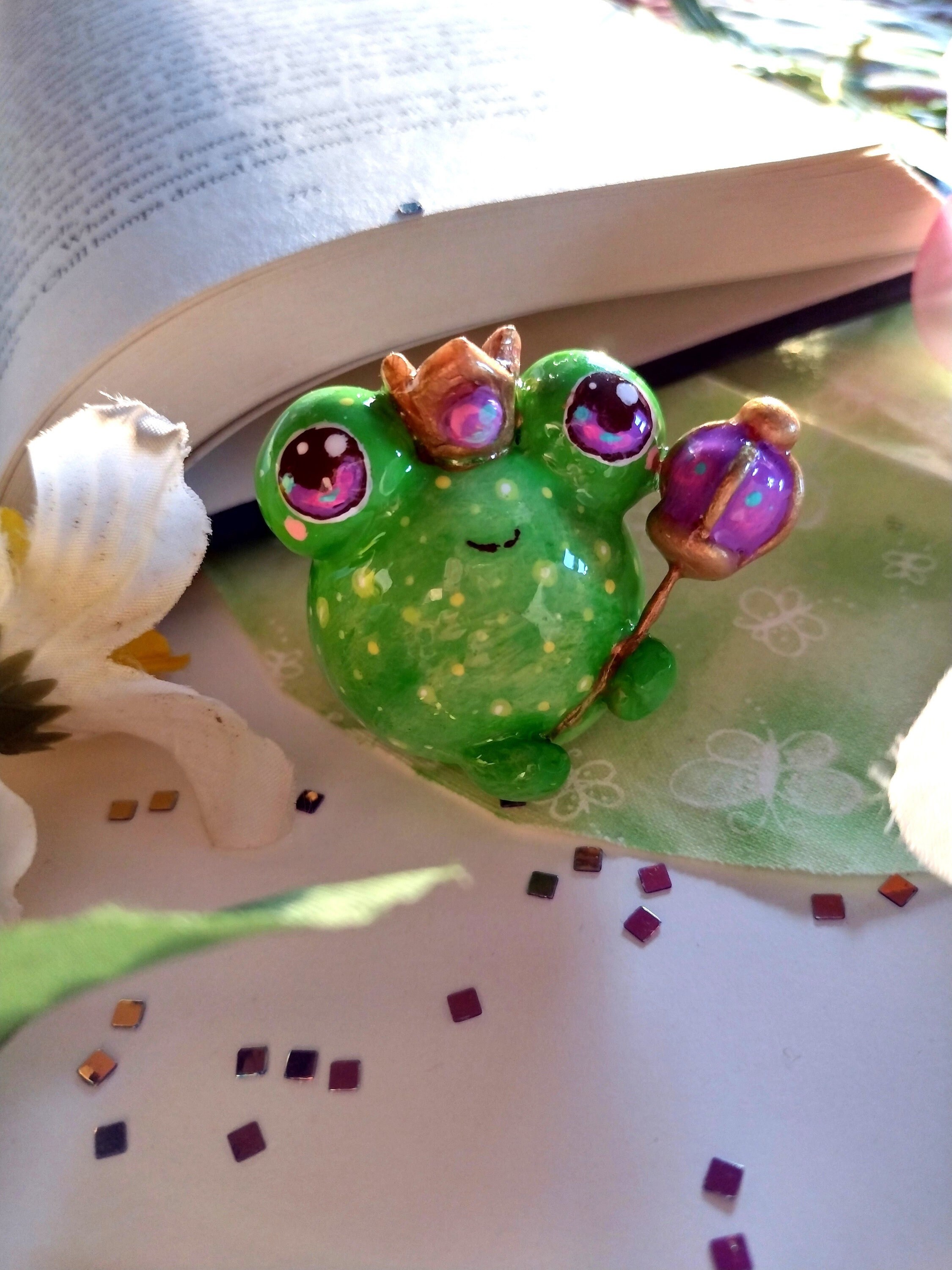 Majestic Queen of the Frogs Cute Art Collective Desk Friend Froggy Pet ...