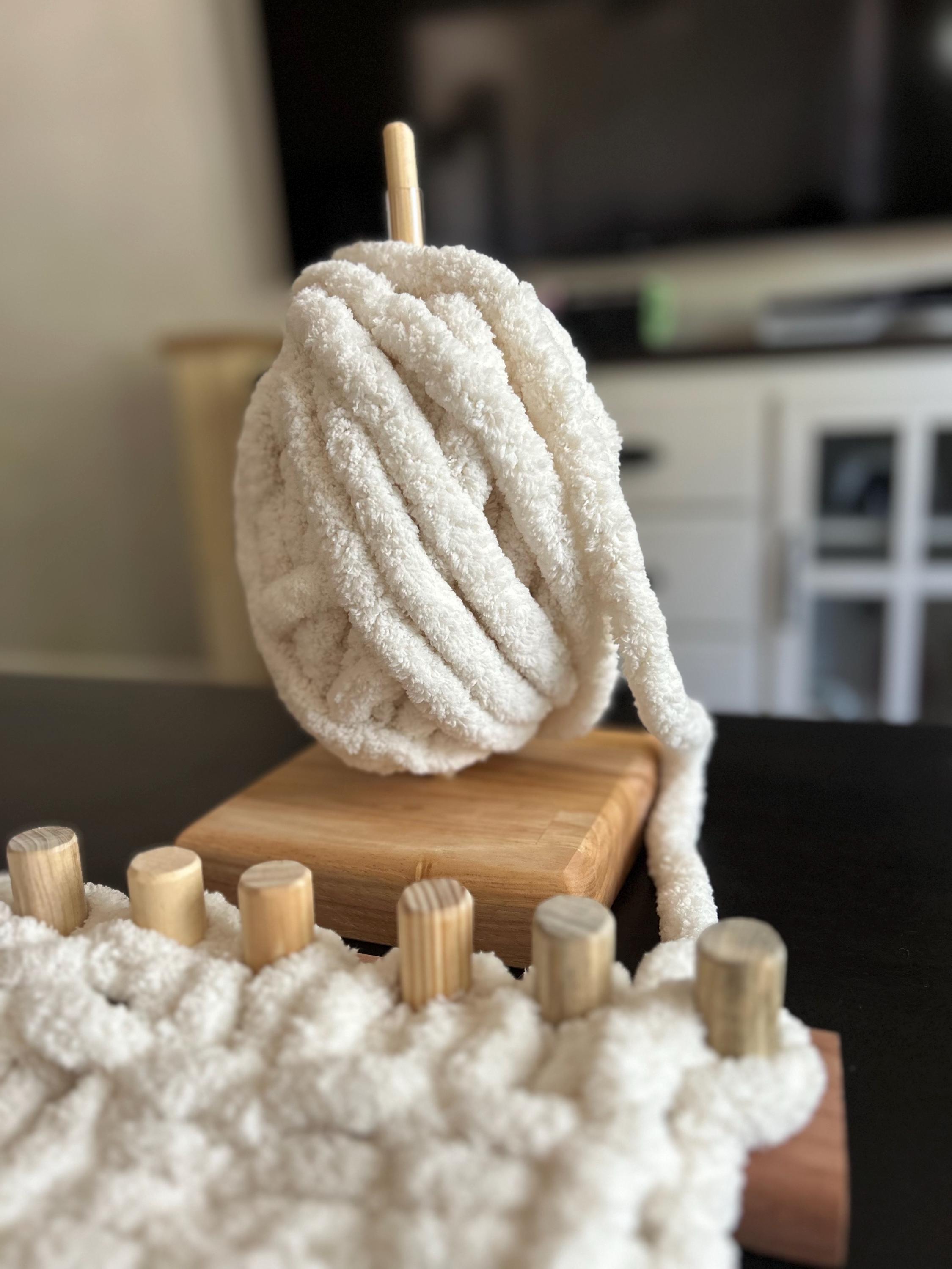 Chunky Yarn Holder: Jumbo Bobbin for Finger Knitting & Blanket Loom - Etsy