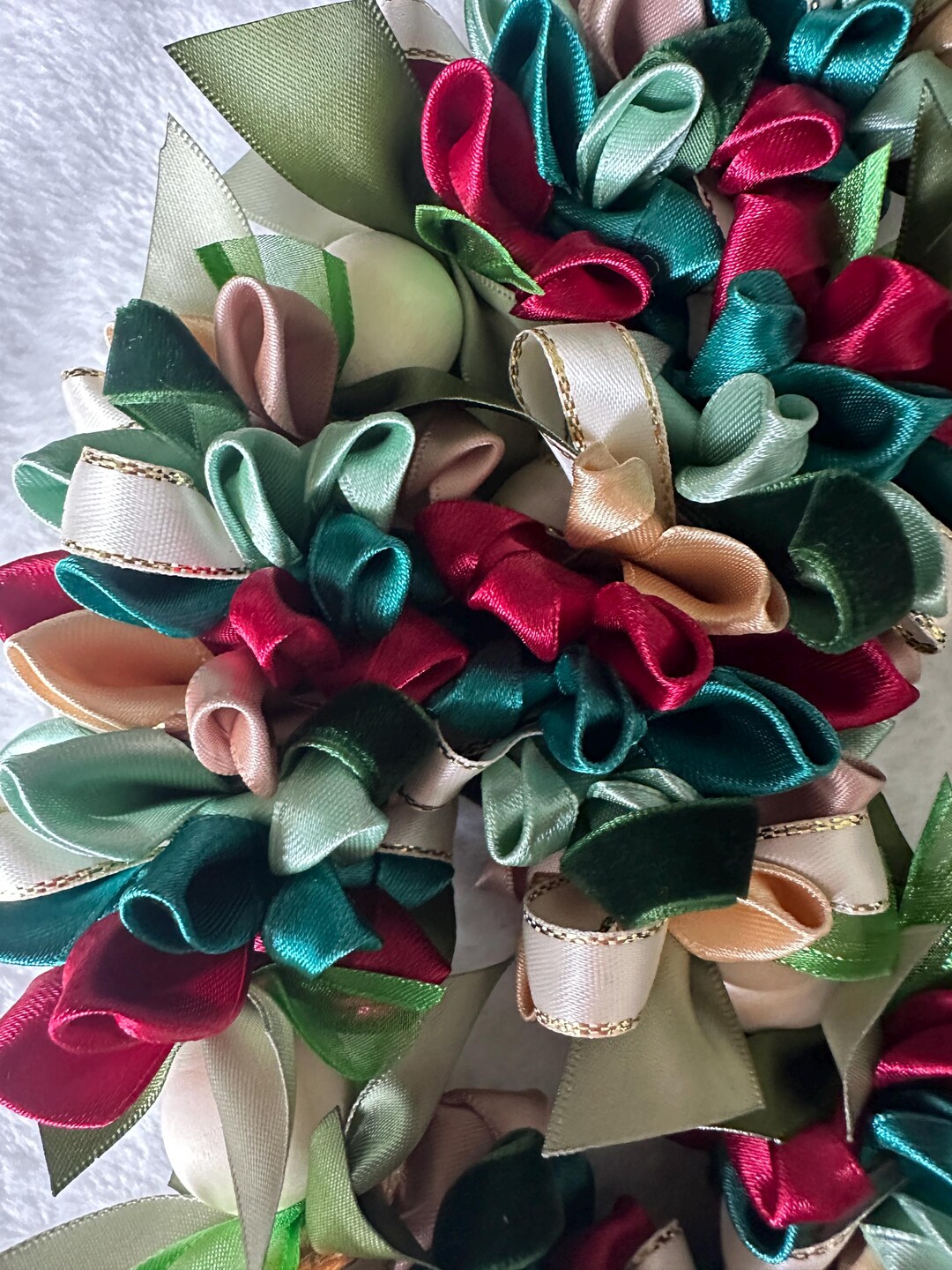 Ribbon Lei - Modern - Christmas Celebration - Etsy