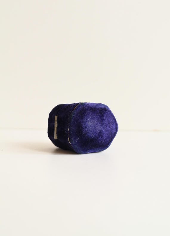 Antique Blue Velvet Ring Box - Gem