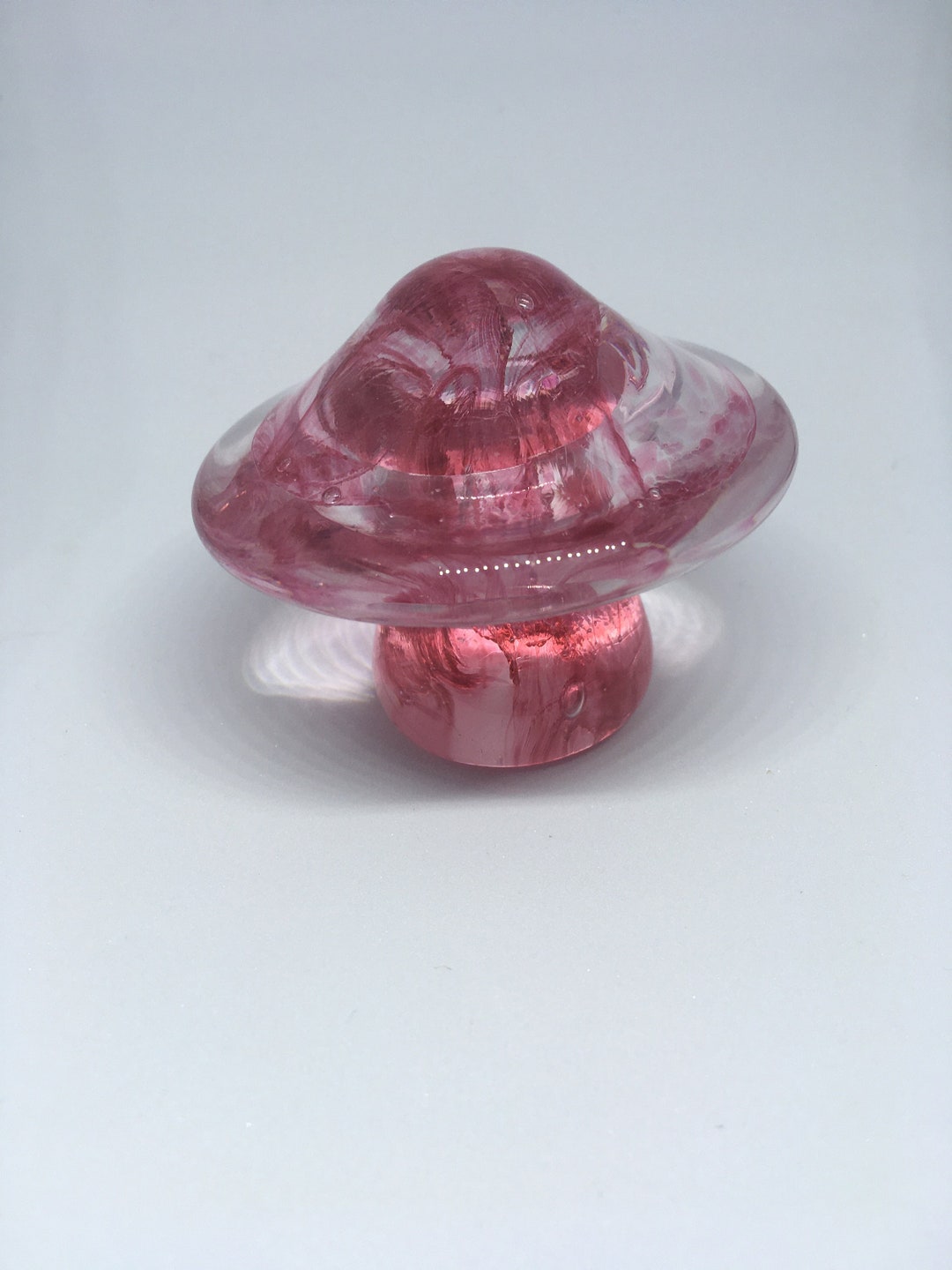 Art glass toadstool paperweight. Pink swirled detail. - Etsy.de