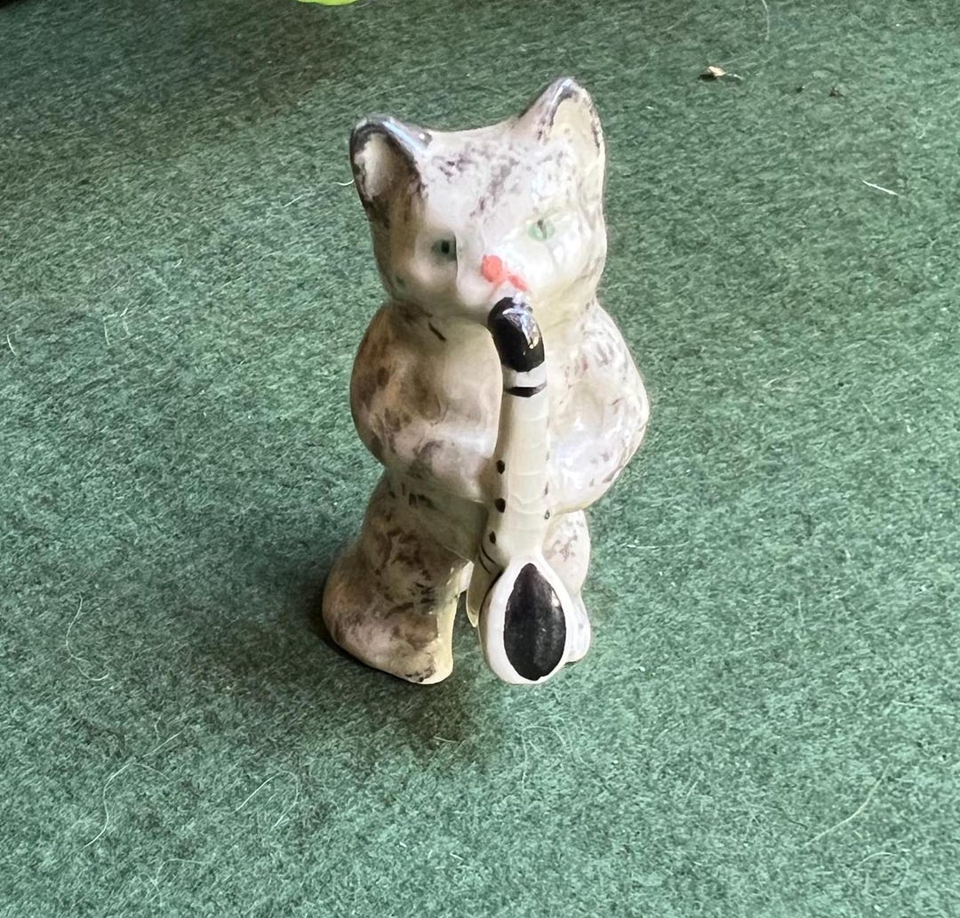 Beswick Cat Figurine Cat Playing a Saxophone. Stamped Beswick. Part of ...