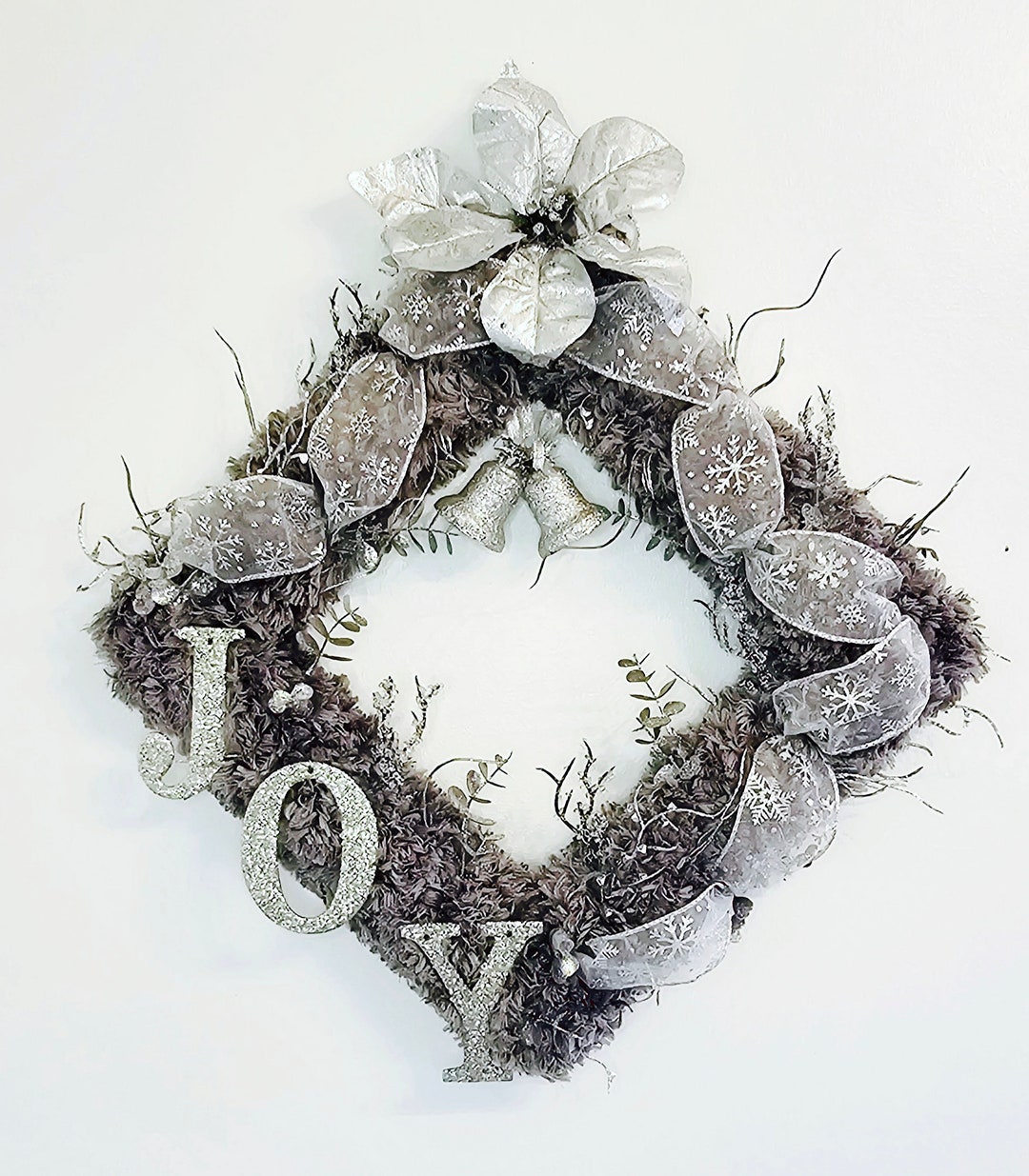 Silver and Gray Christmas Wreath, Joy Wreath, Holiday Wreath, Snowflake ...