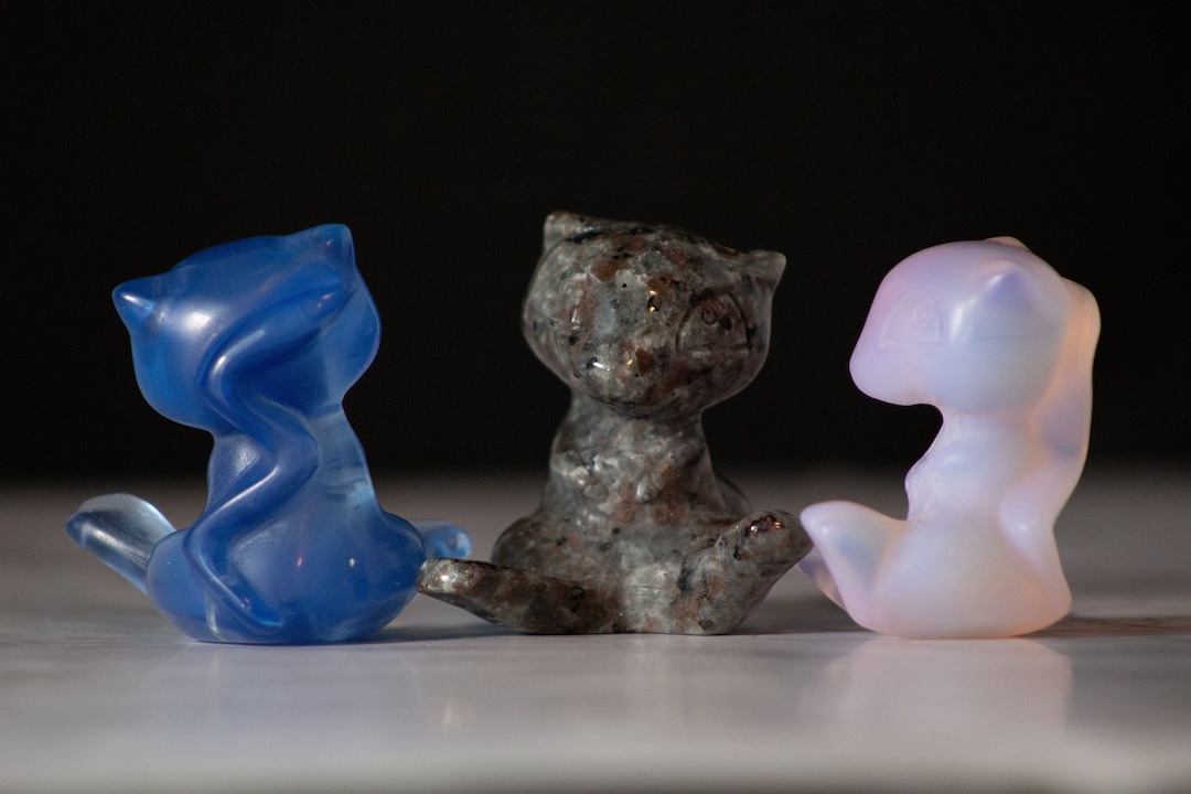 Mew and Mewtwo Crystal Pokémon Opalite/yooperlite (pokemon Card ...