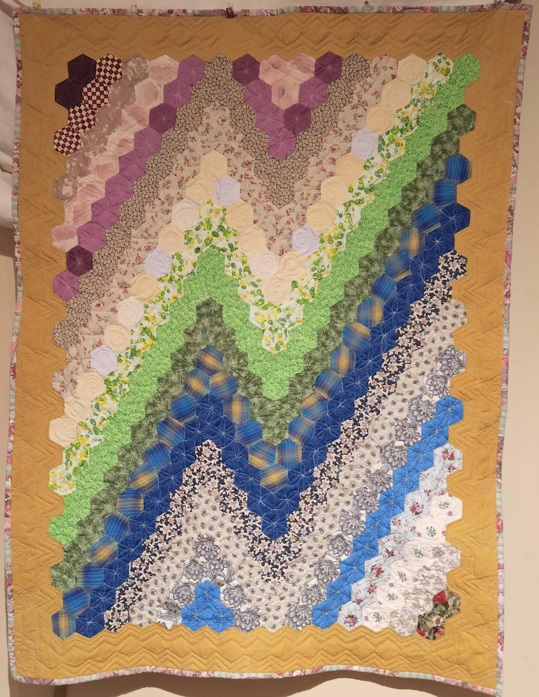 Hand Sewn HEXAGON WAVE Large Cot Quilt. New and Preused Cotton Fabrics ...