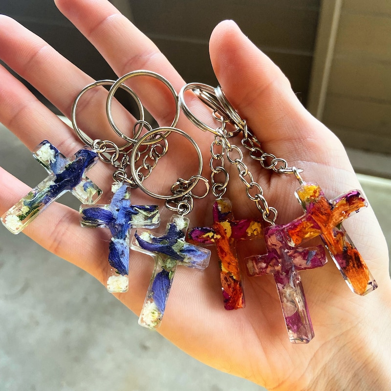Resin Flower Keychain - Etsy