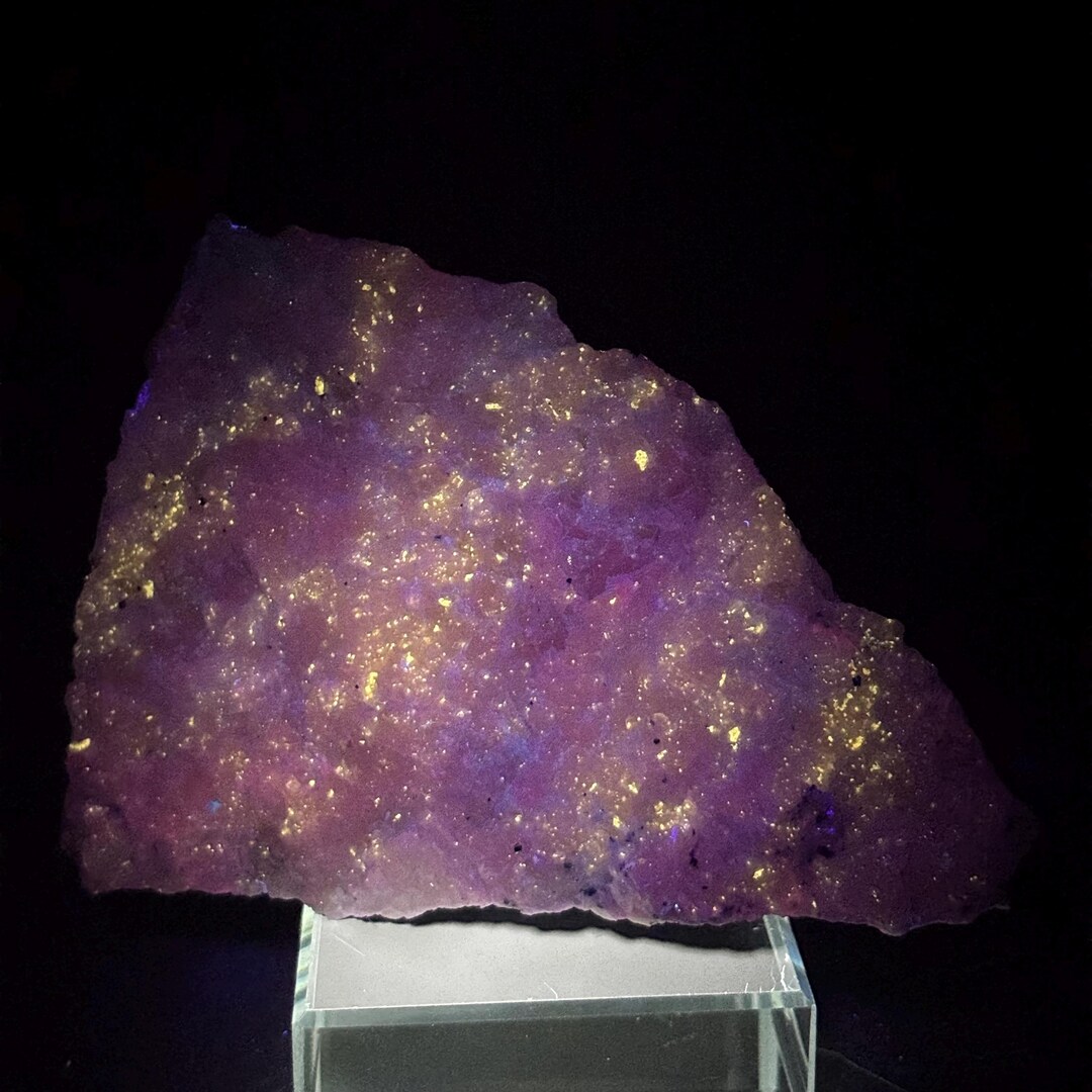 Fluorescent Minerals | Hydrozincite X Chondrodite Crystal Specimen ...
