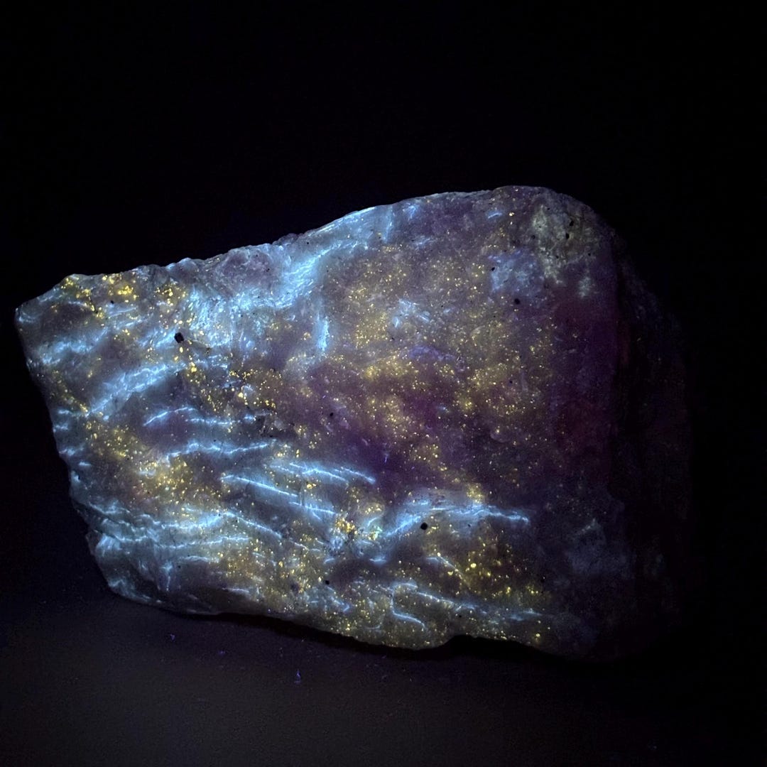 Long Lake Zinc Mine - Fluorescent Minerals | Hydrozincite X Chondrodite ...