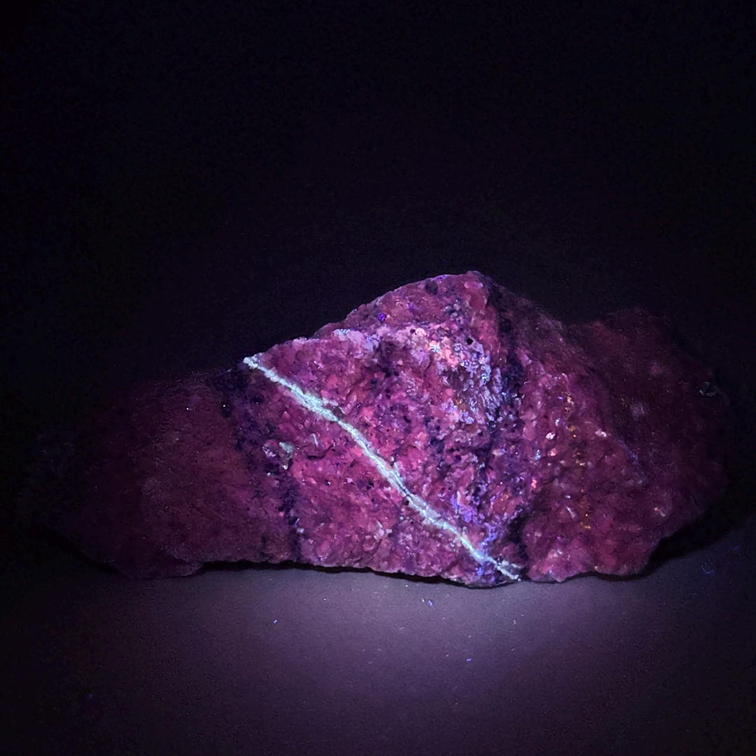 Long Lake Zinc Mine - Fluorescent Minerals | Hydrozincite X Aragonite ...