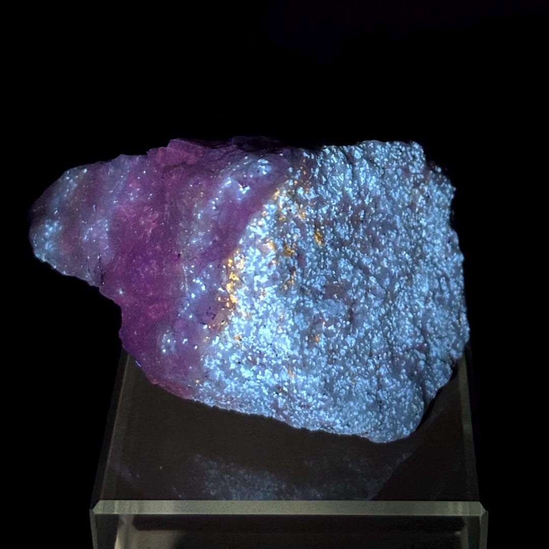 Long Lake Zinc Mine - Fluorescent Minerals | Hydrozincite X Aragonite ...