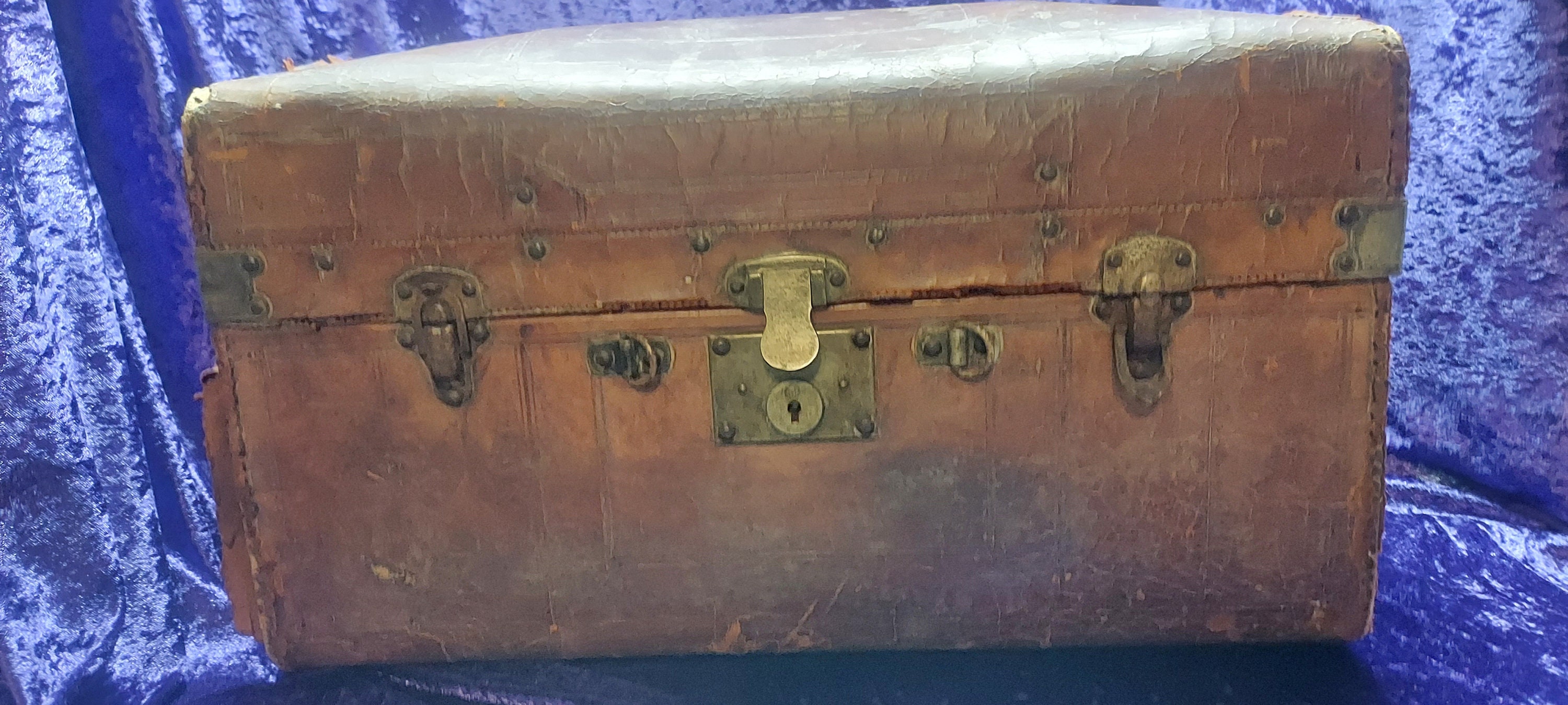 Miniature Sample, or Small Leather Trunk With Dome Lid, Detroit,mich ...