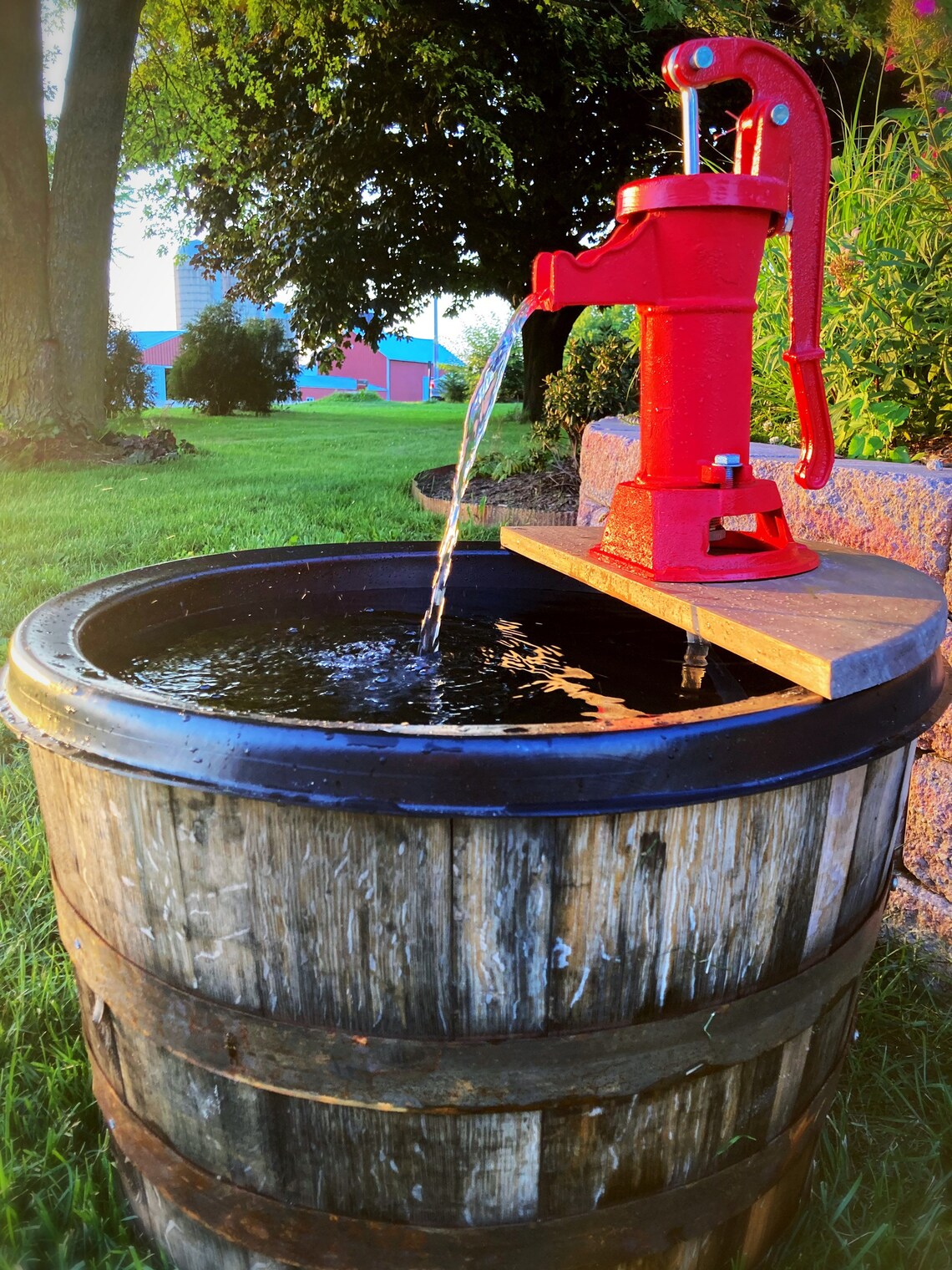 DIY Build Plans for Whiskey Barrel Patio Pond with Rustic Hand - Etsy.de