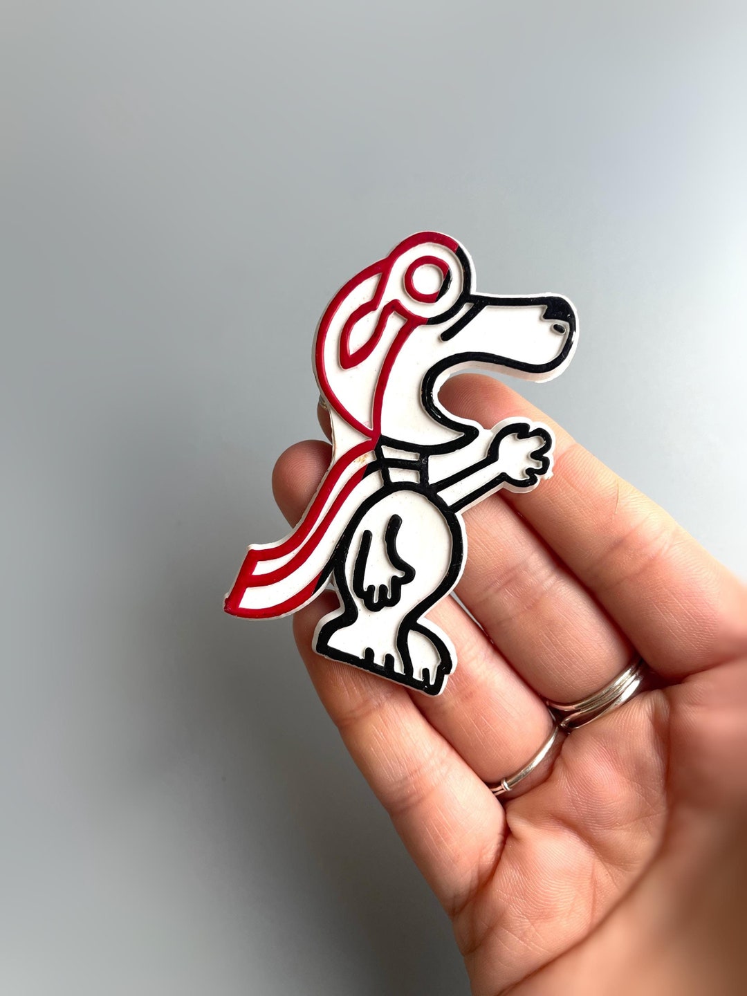 Vintage Snoopy Pin Badge, Vintage Peanuts Snoopy 60's Pin Plastic ...