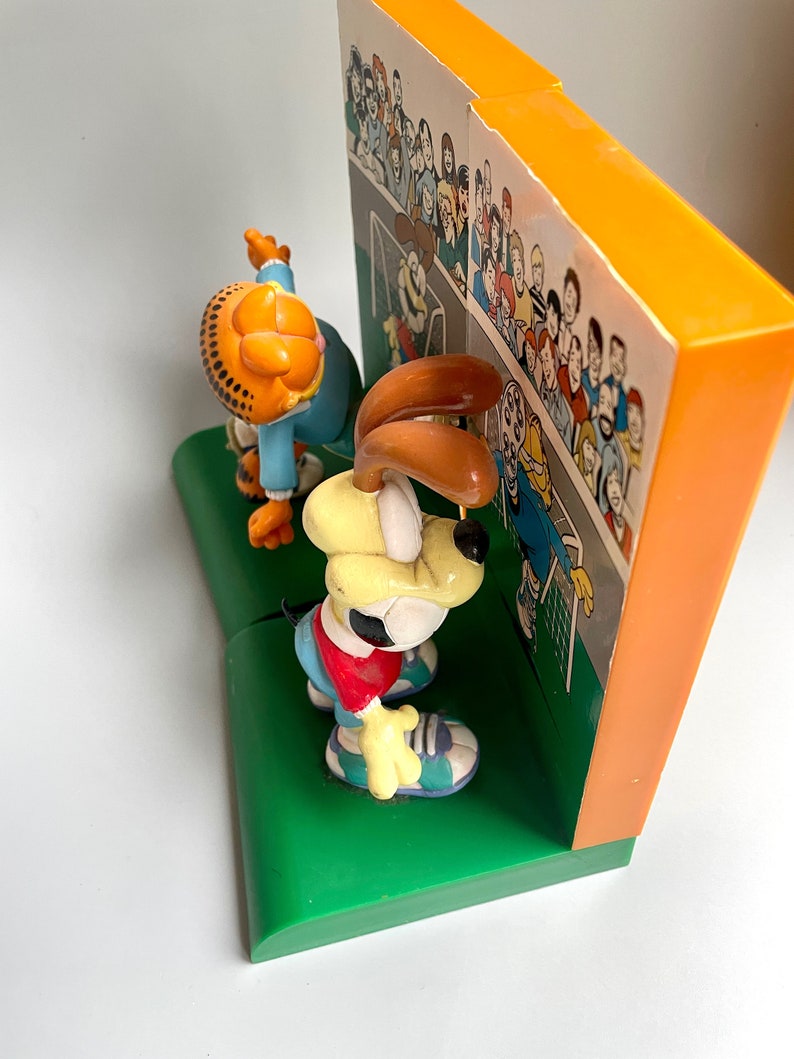 Vintage Garfield Odie Book Ends, Garfield the Cat Odie Dog Football 80 ...