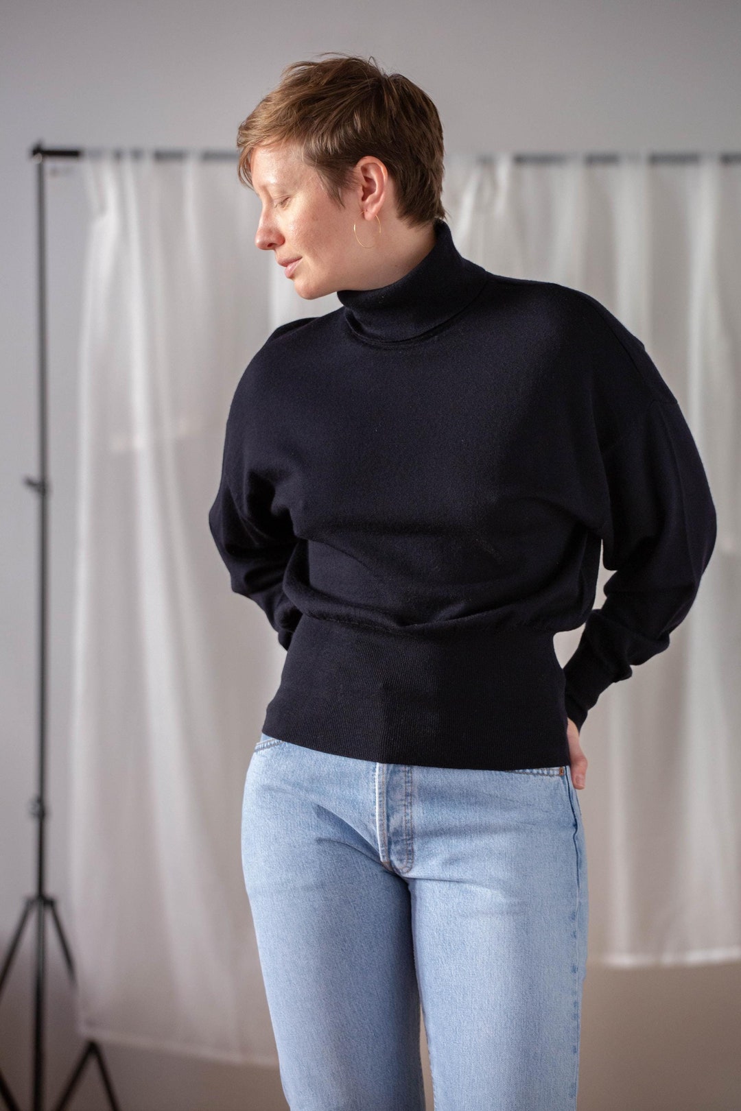 Vintage Escada 100% Wool Turtleneck in Midnight Blue for Women Size M ...