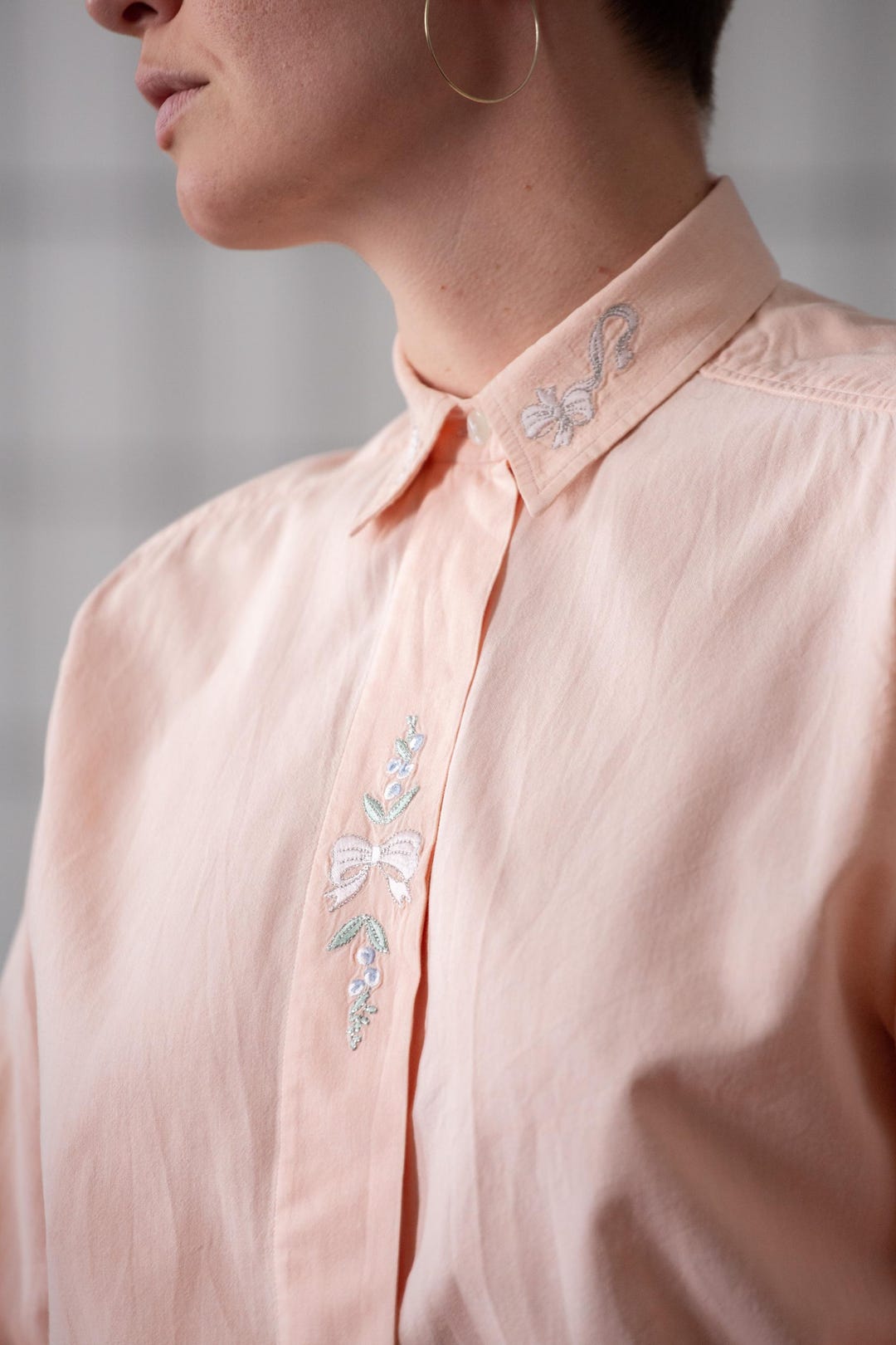 Italian Vintage Button Down Shirt in Pale Salmon Pink for Women | Size ...