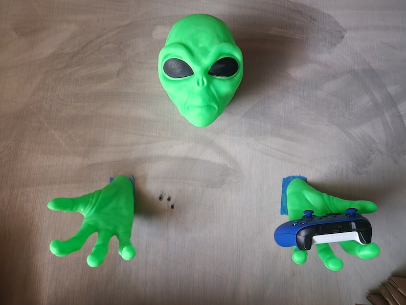 Alien Head Wall Mounted Glow in Dark Wall Headphone Mount Allien Head ...